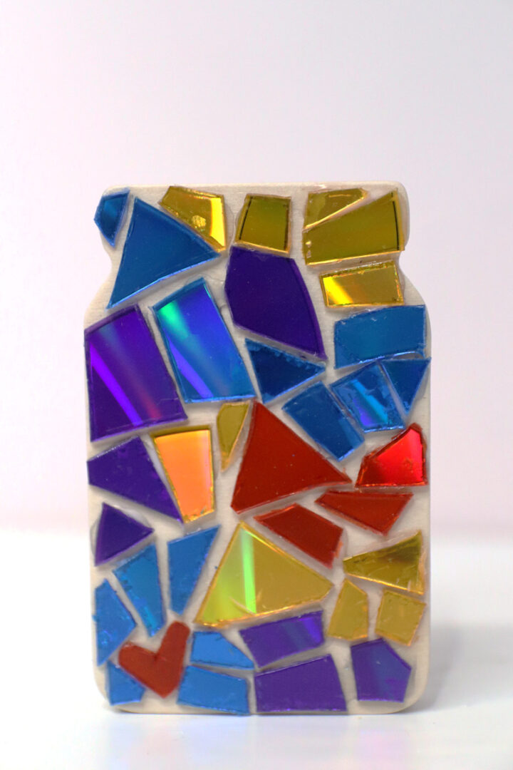 CD Mosaics - Repurpose Old CDs into Art! * Moms and Crafters