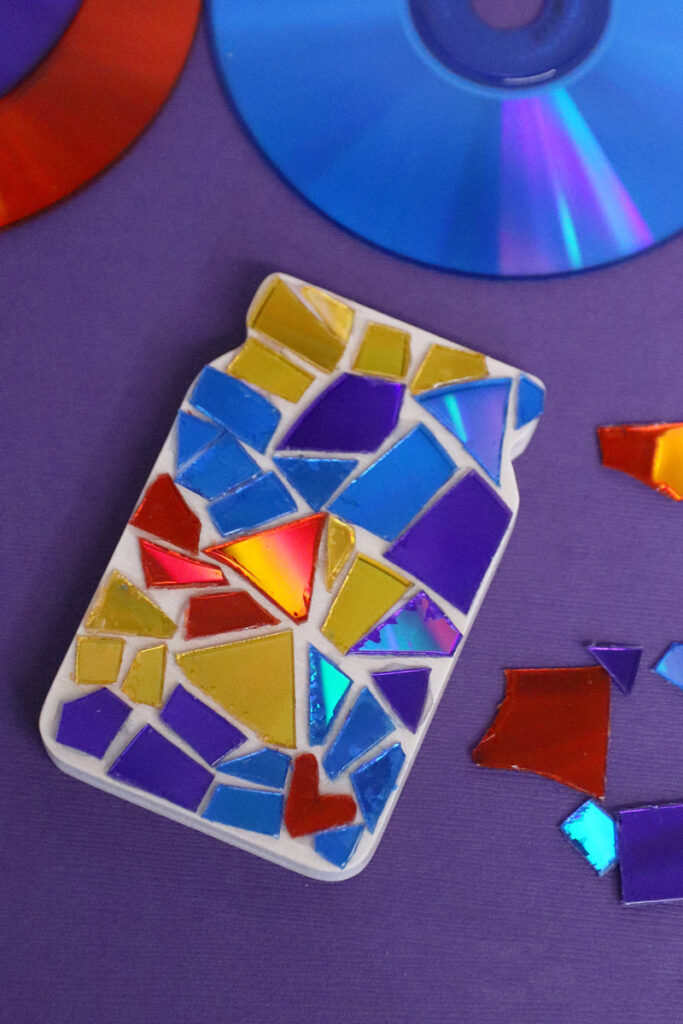 CD Mosaics - Repurpose Old CDs into Art! * Moms and Crafters