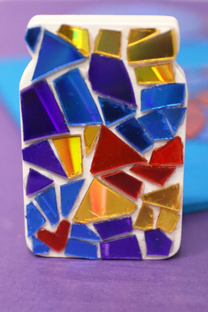 CD Mosaics - Repurpose Old CDs into Art! * Moms and Crafters