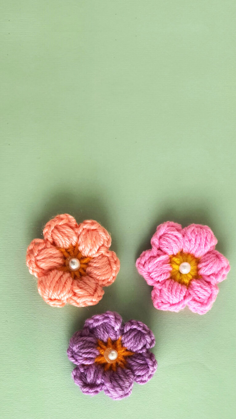 Crochet Puff Flower * Moms and Crafters