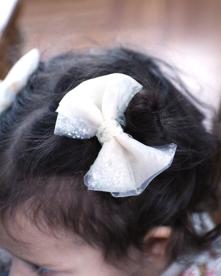 How to Make a Tulle Bow * Moms and Crafters