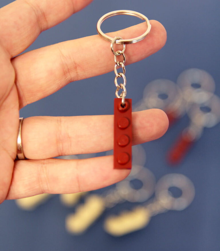 DIY LEGO Keychain using real bricks! * Moms and Crafters