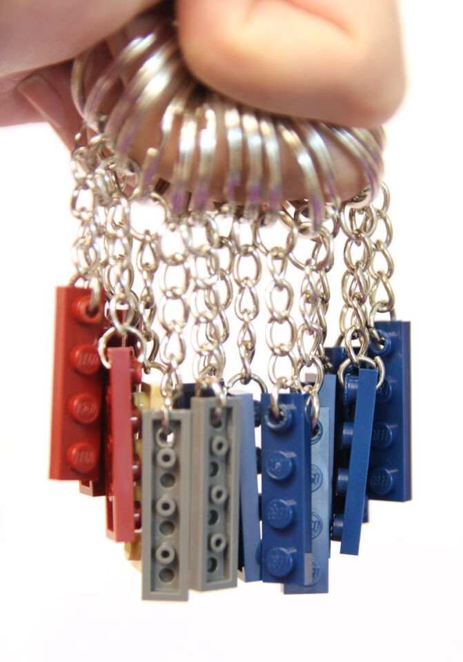 DIY LEGO Keychain using real bricks! * Moms and Crafters