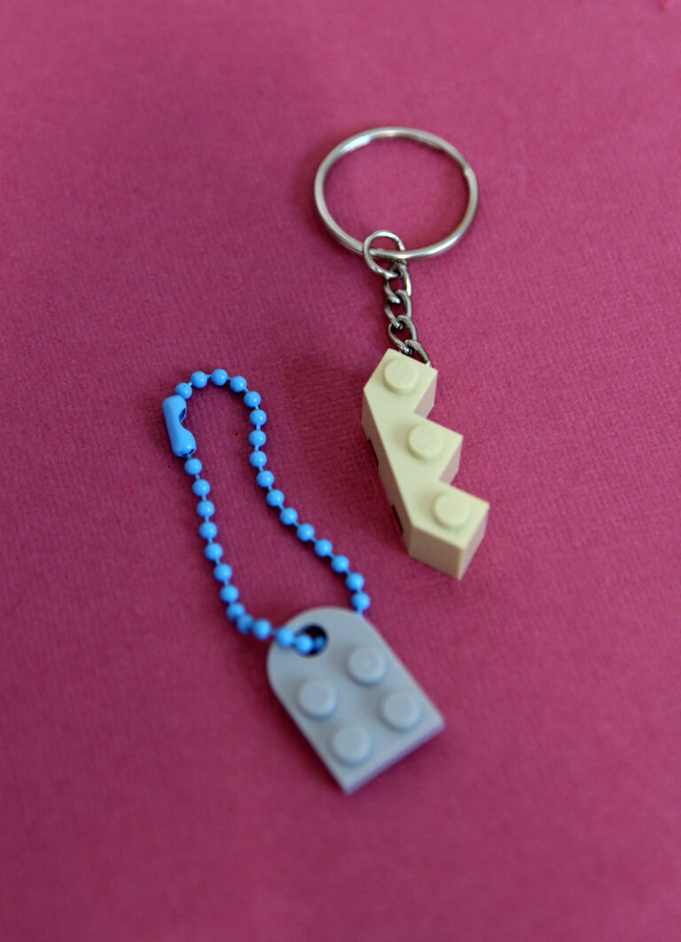 DIY LEGO Keychain using real bricks! * Moms and Crafters