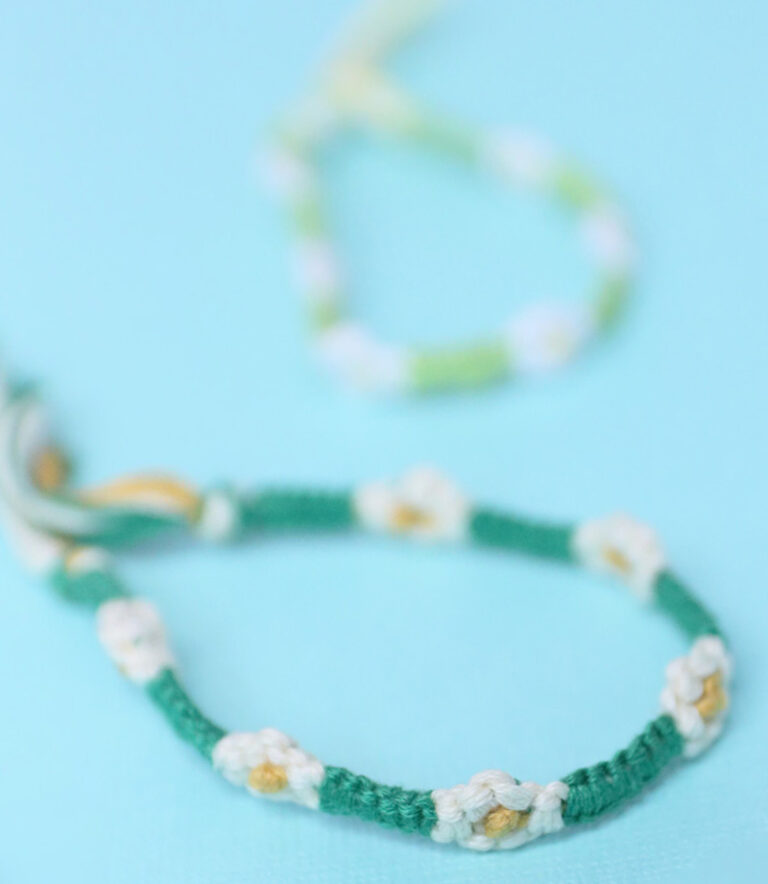 Simple Flower Friendship Bracelets * Moms and Crafters
