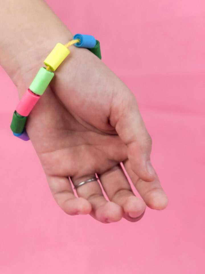 Paper Bead Bracelets * Moms and Crafters