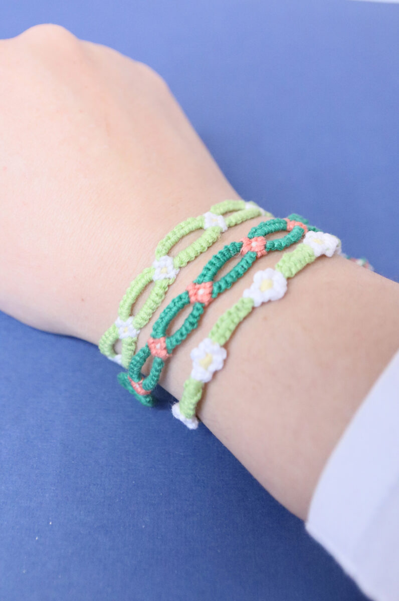 Daisy Chain Friendship Bracelet * Moms and Crafters