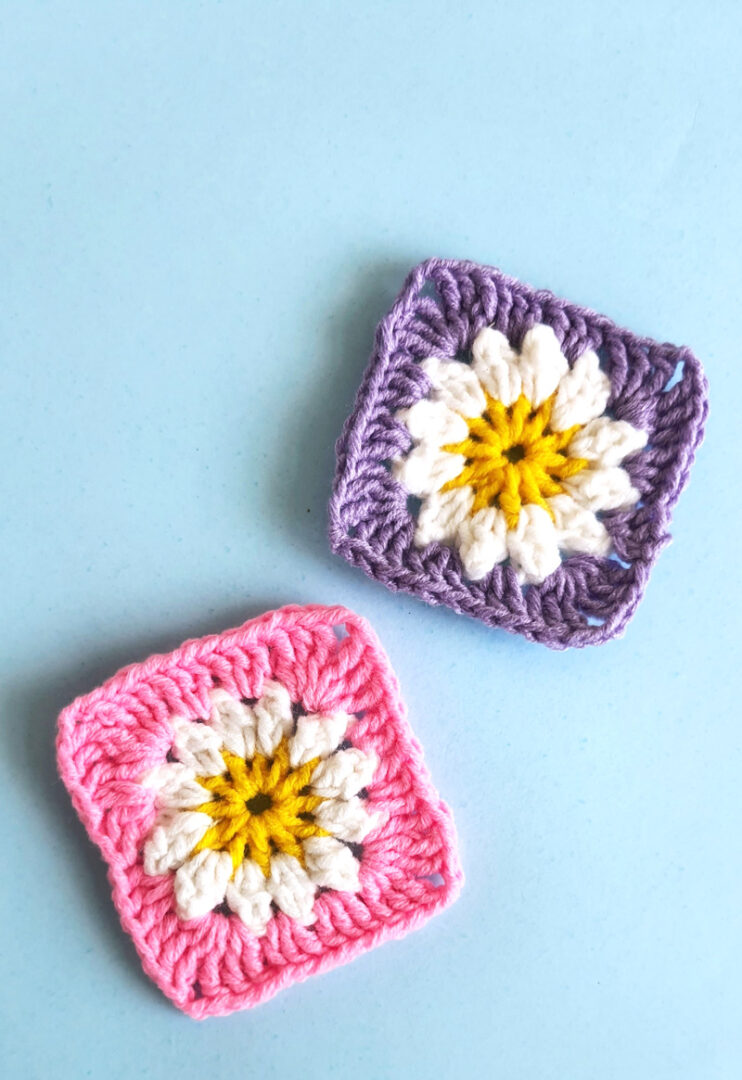 Flower Granny Square Crochet Pattern * Moms and Crafters