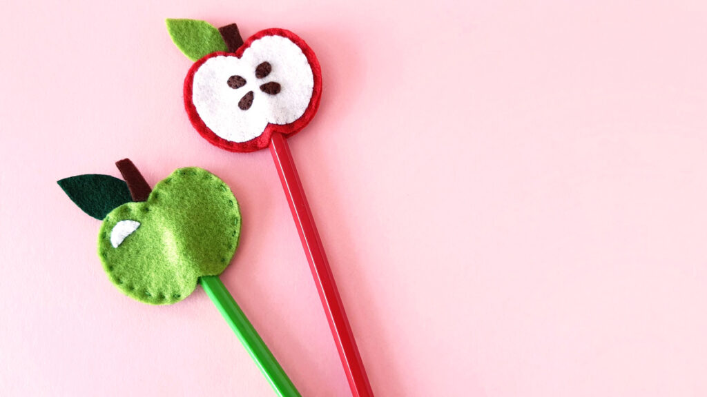 Felt Apple Pencil Topper * Moms and Crafters