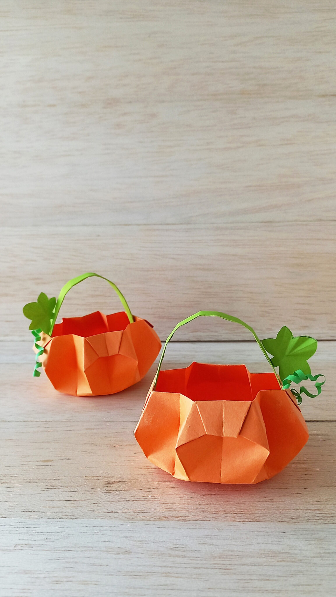 Easy 3D Origami Pumpkin Basket * Moms and Crafters