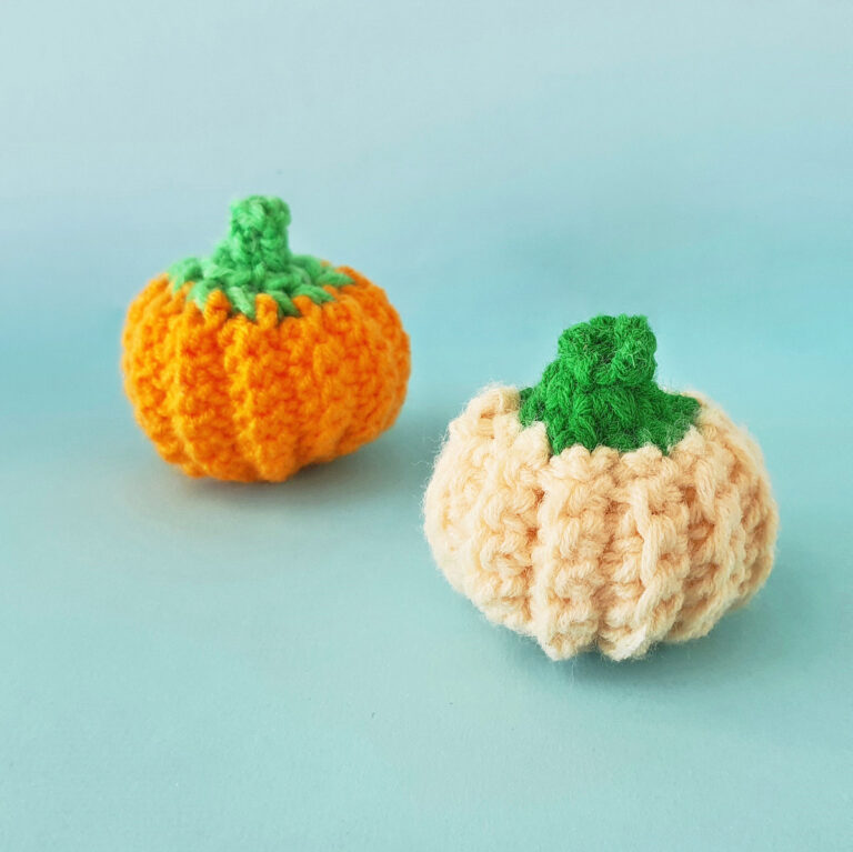 Small Crochet Pumpkin Pattern * Moms and Crafters