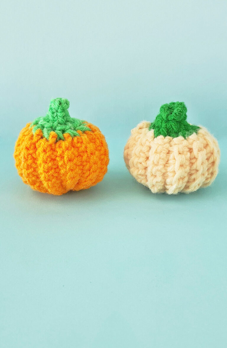 Small Crochet Pumpkin Pattern * Moms and Crafters