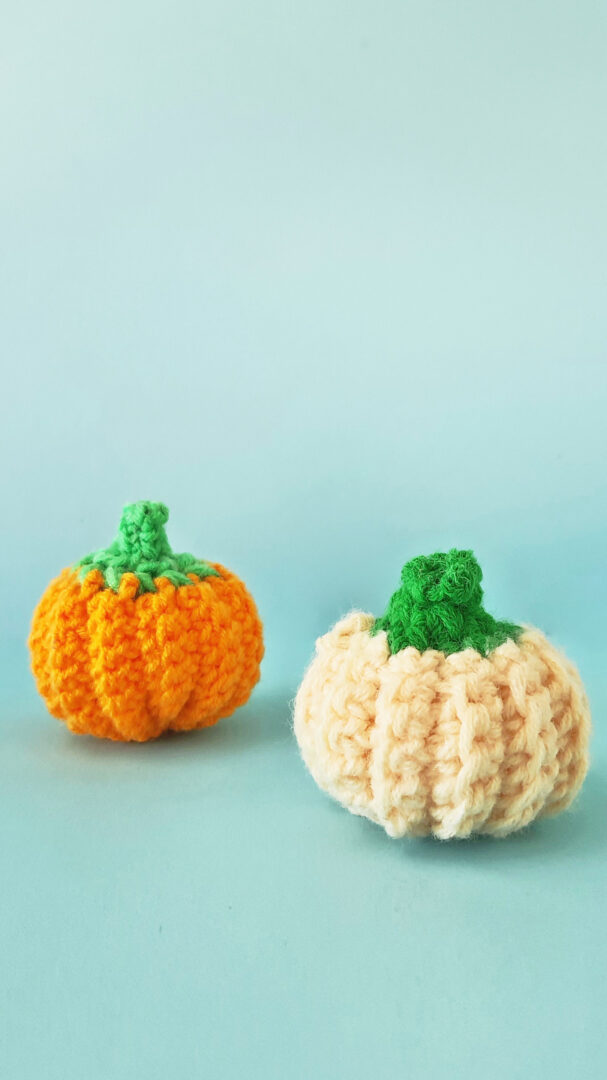 Small Crochet Pumpkin Pattern * Moms and Crafters