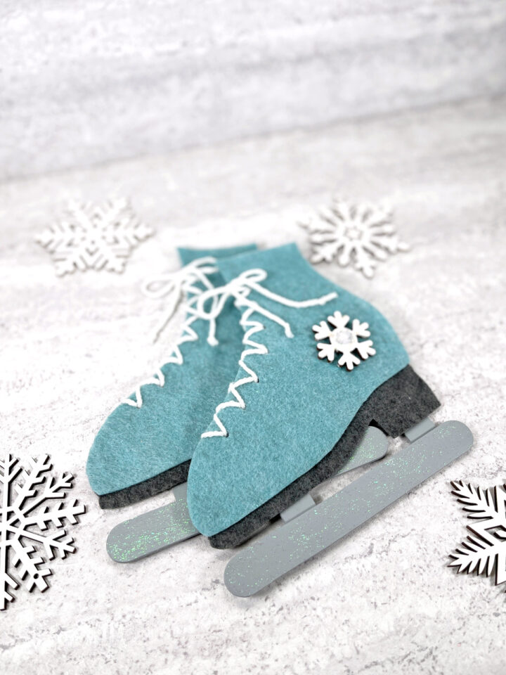 Felt Ice Skate Craft - Free Template * Moms and Crafters