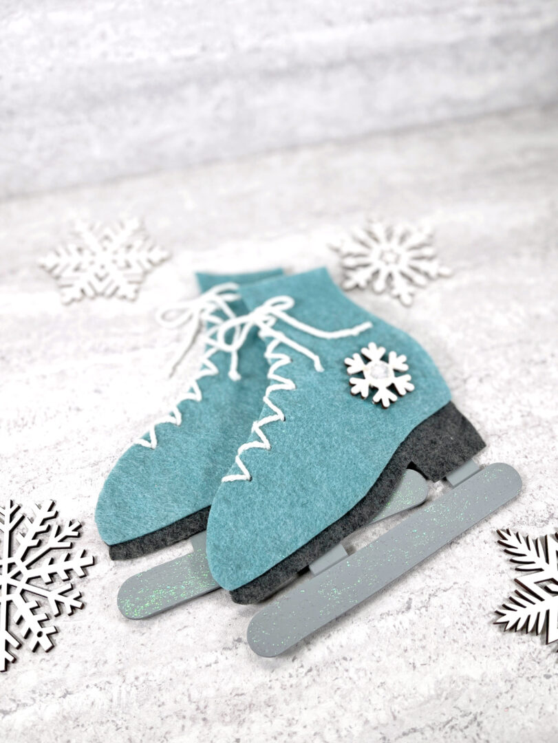 Felt Ice Skate Craft - Free Template * Moms and Crafters