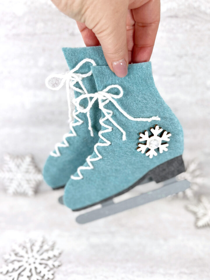 Felt Ice Skate Craft - Free Template * Moms and Crafters