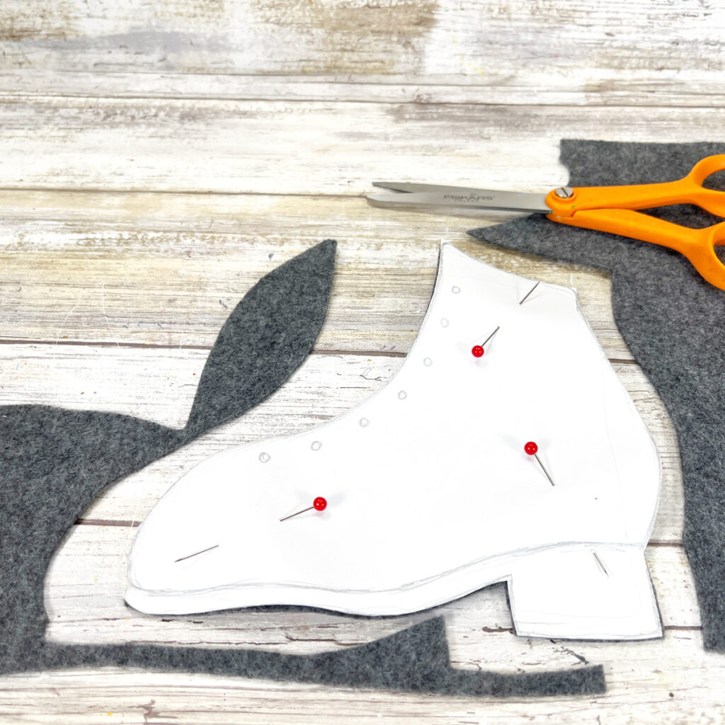 Felt Ice Skate Craft - Free Template * Moms and Crafters