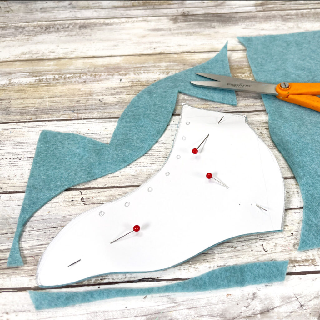 Felt Ice Skate Craft - Free Template * Moms and Crafters