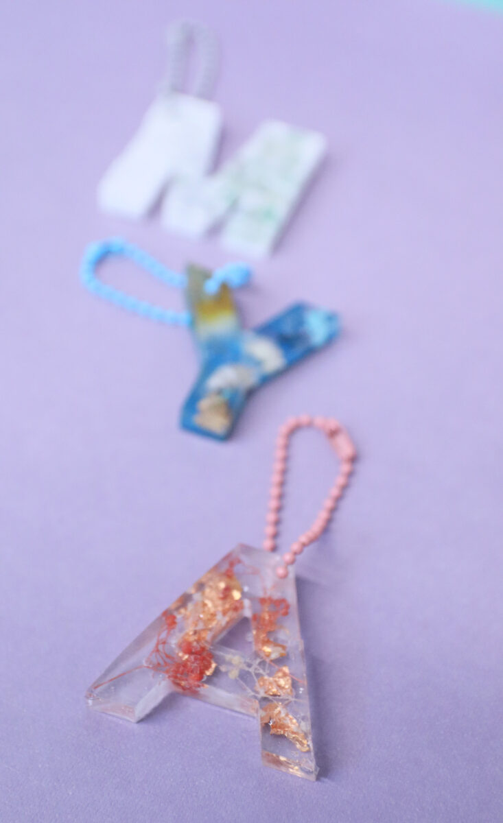 Resin Letters Keychain: 2 Ways * Moms and Crafters