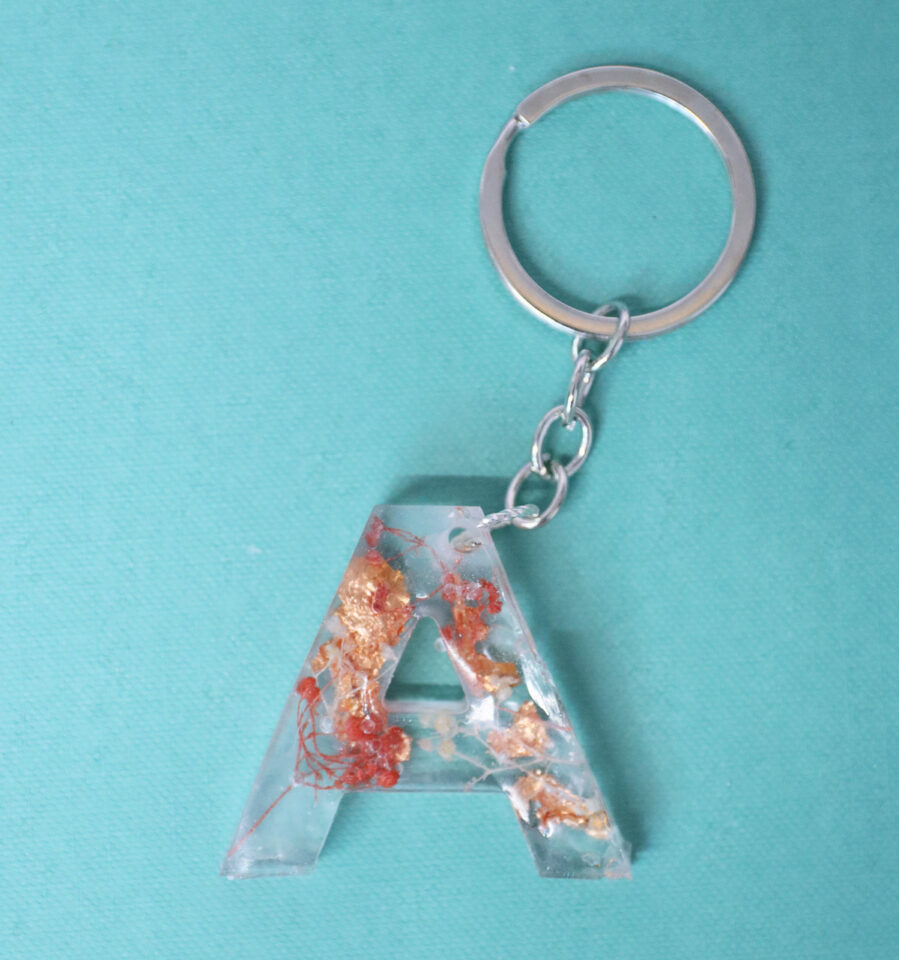 Resin Letters Keychain: 2 Ways * Moms and Crafters