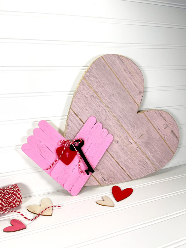 Popsicle Stick Heart Craft * Moms and Crafters